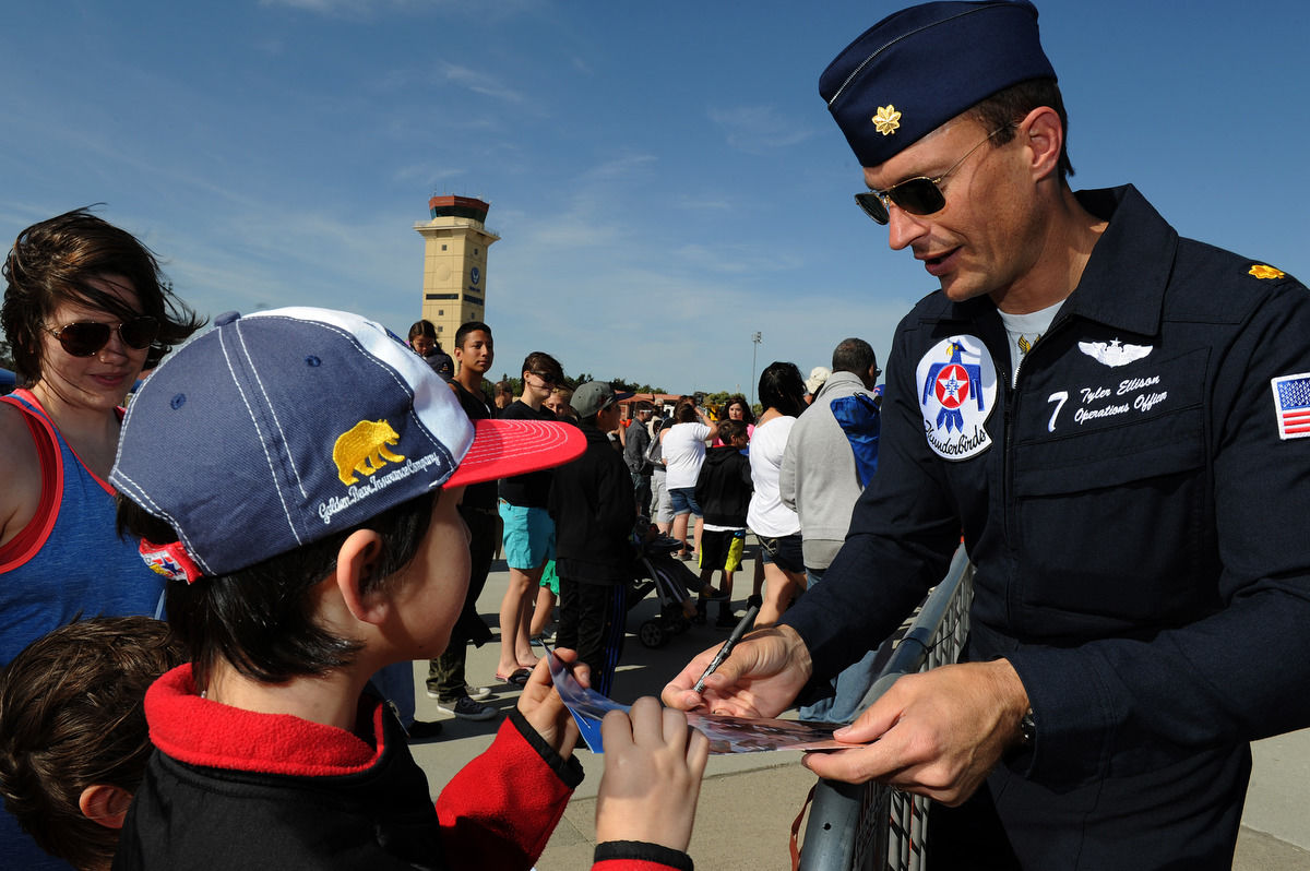Thunderbird pilot raised in Layton to perform in air show | News ...